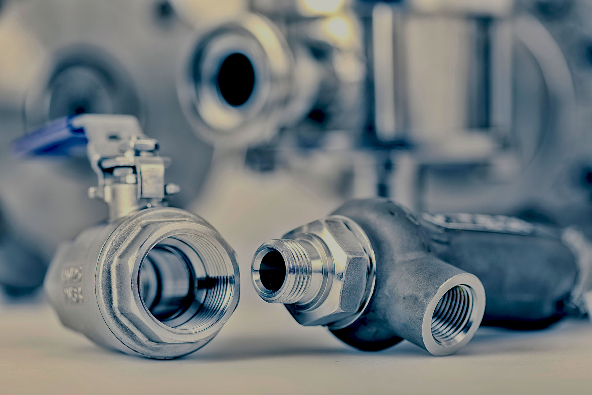 Structure and crack testing of axle pivots with eddy current